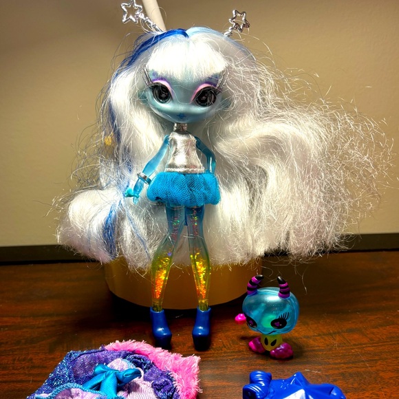 Novi Stars | Toys | Novi Stars Una Verse Original Doll Fashion Pack ...